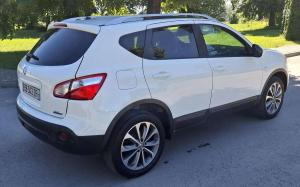 Balts Nissan Qashqai 2010 Tauragė, ar dzinēja tilpumu 1.50 L un nobraukumu 250 tūkst. km par 3700 €, foto 7 vietnē AUTOMOTO.COM.LV