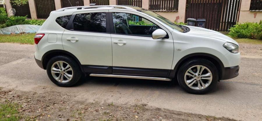 White Nissan Qashqai 2010 in Vilnius, with an engine capacity of 1.50 L and mileage of 201 thousand km for 4500 €, photo 5 on AUTOMOTO.COM.LV