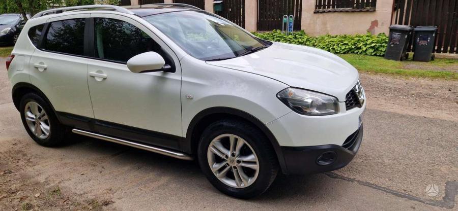 White Nissan Qashqai 2010 in Vilnius, with an engine capacity of 1.50 L and mileage of 201 thousand km for 4500 €, photo 6 on AUTOMOTO.COM.LV