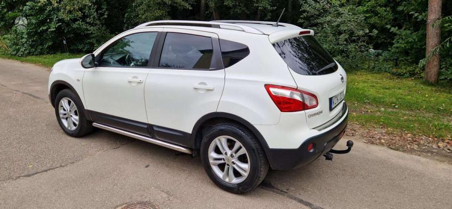 White Nissan Qashqai 2010 in Vilnius, with an engine capacity of 1.50 L and mileage of 201 thousand km for 4500 €, photo 7 on AUTOMOTO.COM.LV