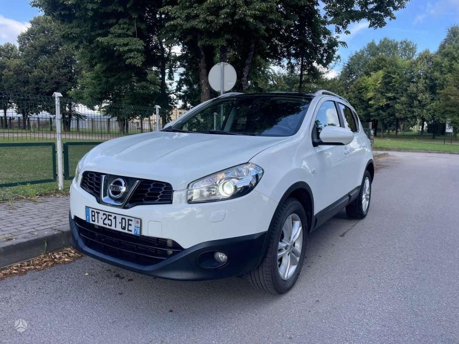 White Nissan Qashqai 2011 in Taurage, with an engine capacity of 2.00 L and mileage of 246 thousand km for 5500 €, photo 1 on AUTOMOTO.COM.LV