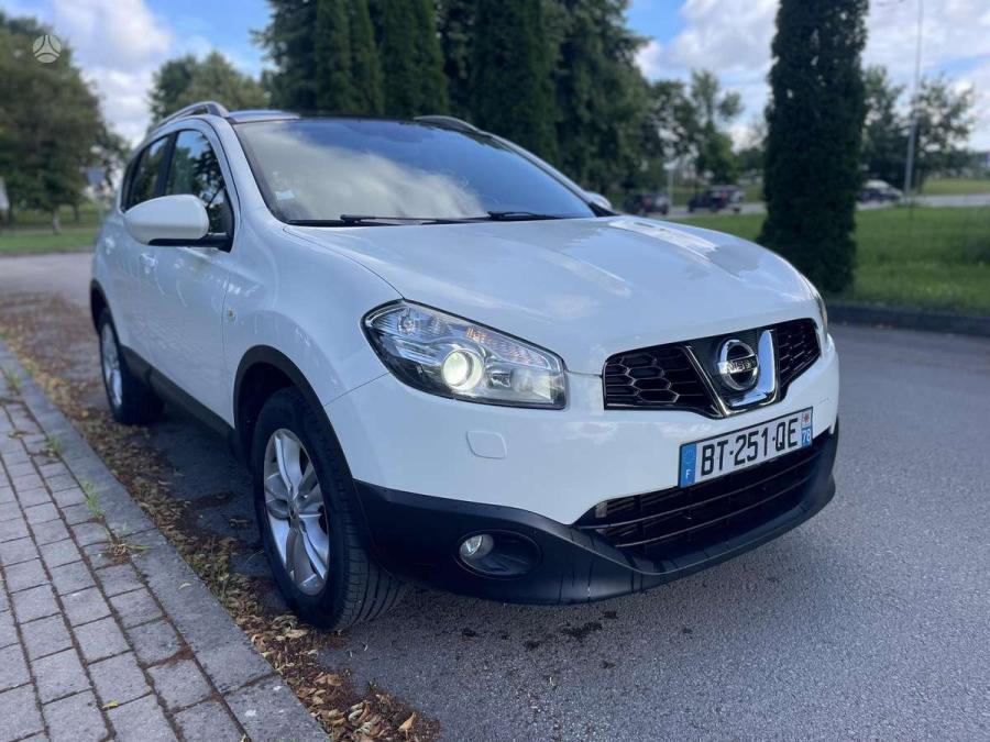 White Nissan Qashqai 2011 in Taurage, with an engine capacity of 2.00 L and mileage of 246 thousand km for 5500 €, photo 3 on AUTOMOTO.COM.LV