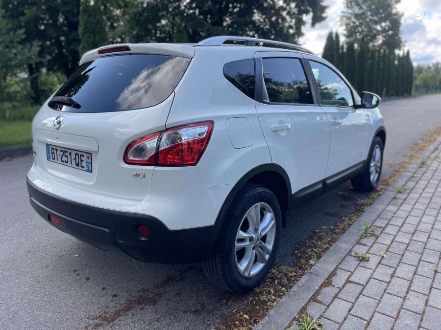 White Nissan Qashqai 2011 in Taurage, with an engine capacity of 2.00 L and mileage of 246 thousand km for 5500 €, photo 4 on AUTOMOTO.COM.LV