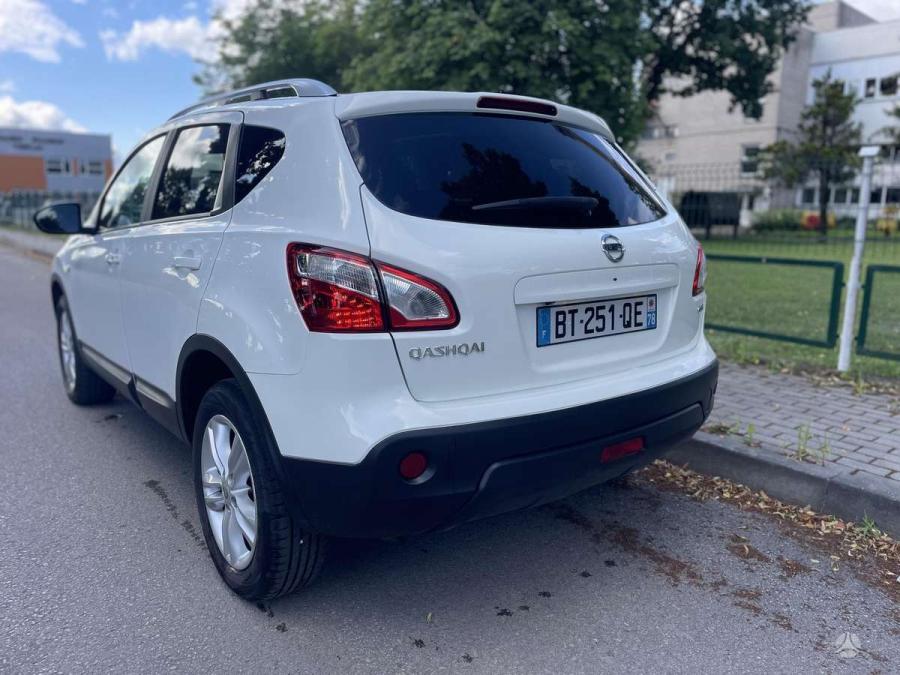 White Nissan Qashqai 2011 in Taurage, with an engine capacity of 2.00 L and mileage of 246 thousand km for 5500 €, photo 5 on AUTOMOTO.COM.LV