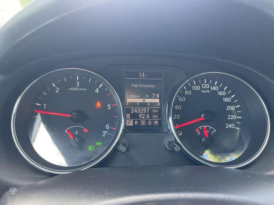 White Nissan Qashqai 2011 in Taurage, with an engine capacity of 2.00 L and mileage of 246 thousand km for 5500 €, photo 18 on AUTOMOTO.COM.LV
