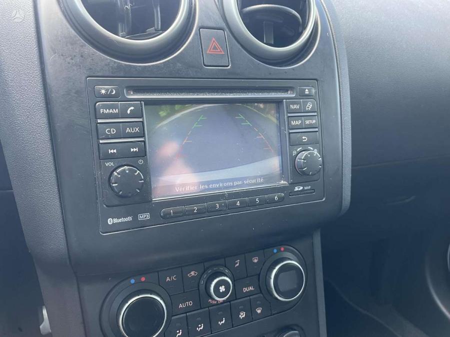 White Nissan Qashqai 2011 in Taurage, with an engine capacity of 2.00 L and mileage of 246 thousand km for 5500 €, photo 19 on AUTOMOTO.COM.LV
