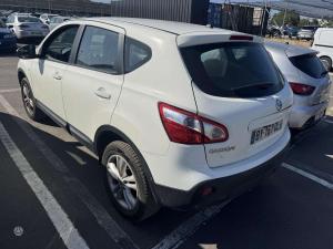 Balts Nissan Qashqai 2011 Tauragė, ar dzinēja tilpumu 1.50 L un nobraukumu 242 tūkst. km par 4200 €, foto 4 vietnē AUTOMOTO.COM.LV
