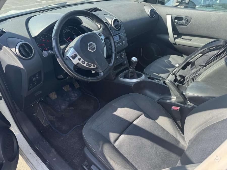 Balts Nissan Qashqai 2011 Tauragė, ar dzinēja tilpumu 1.50 L un nobraukumu 242 tūkst. km par 4200 €, foto 6 vietnē AUTOMOTO.COM.LV