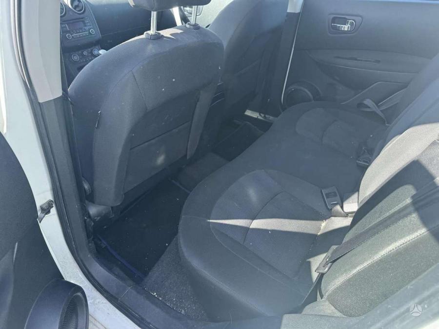 Balts Nissan Qashqai 2011 Tauragė, ar dzinēja tilpumu 1.50 L un nobraukumu 242 tūkst. km par 4200 €, foto 7 vietnē AUTOMOTO.COM.LV