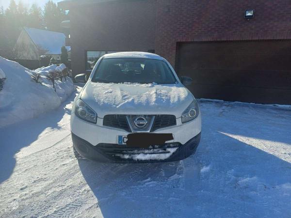 Balts Nissan Qashqai 2013 Tauragė, ar dzinēja tilpumu 1.50 L un nobraukumu 260 tūkst. km par 3850 €, foto 1 vietnē AUTOMOTO.COM.LV