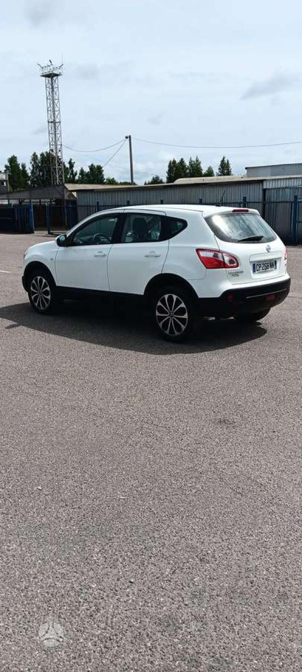 Balts Nissan Qashqai 2013 Panevēža, ar dzinēja tilpumu 1.60 L un nobraukumu 122 tūkst. km par 4900 €, foto 5 vietnē AUTOMOTO.COM.LV