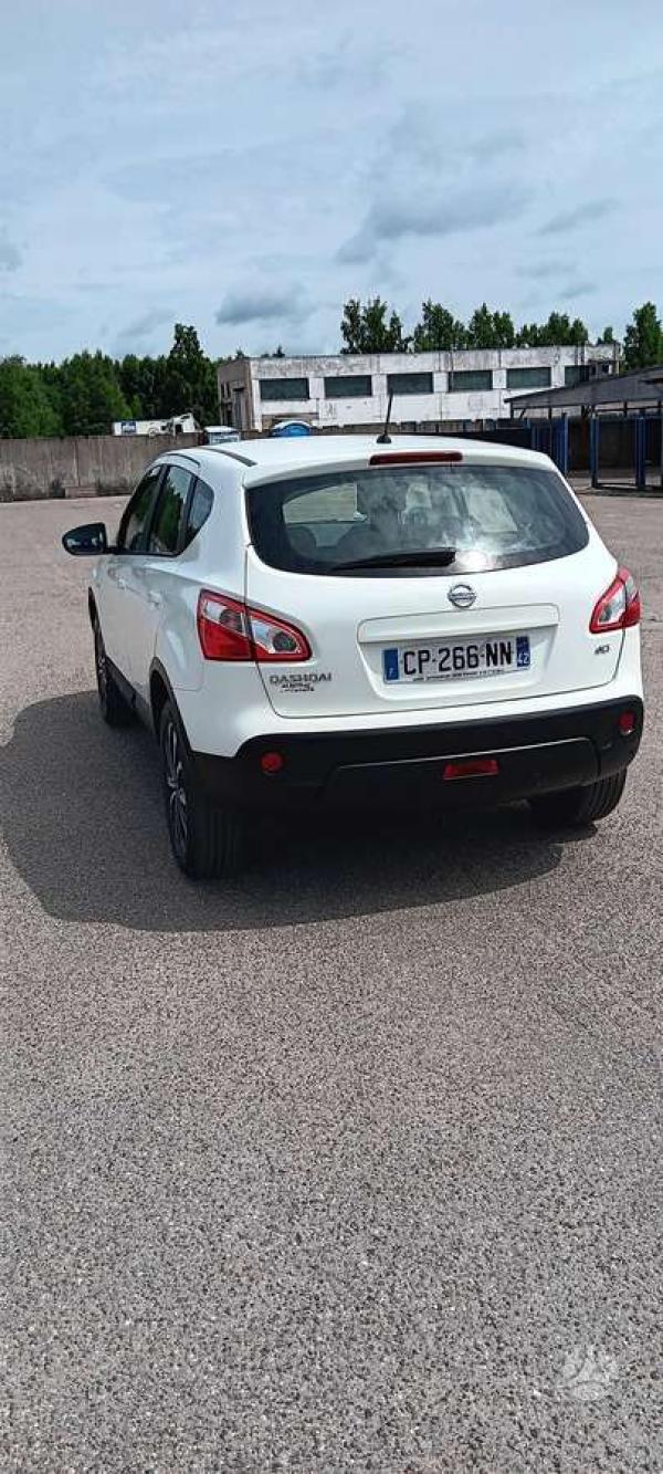 Balts Nissan Qashqai 2013 Panevēža, ar dzinēja tilpumu 1.60 L un nobraukumu 122 tūkst. km par 4900 €, foto 8 vietnē AUTOMOTO.COM.LV