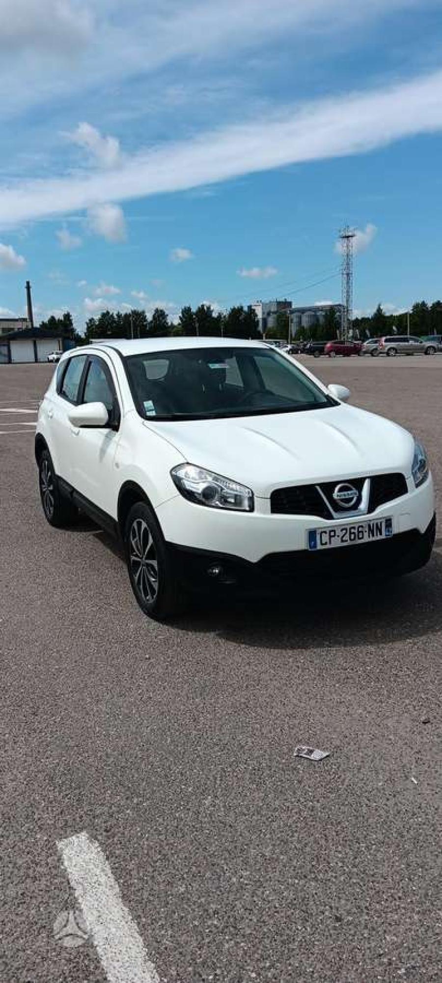 Balts Nissan Qashqai 2013 Panevēža, ar dzinēja tilpumu 1.60 L un nobraukumu 122 tūkst. km par 4900 €, foto 5 vietnē AUTOMOTO.COM.LV