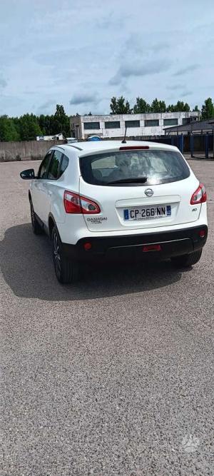 Balts Nissan Qashqai 2013 Panevēža, ar dzinēja tilpumu 1.60 L un nobraukumu 122 tūkst. km par 4900 €, foto 9 vietnē AUTOMOTO.COM.LV