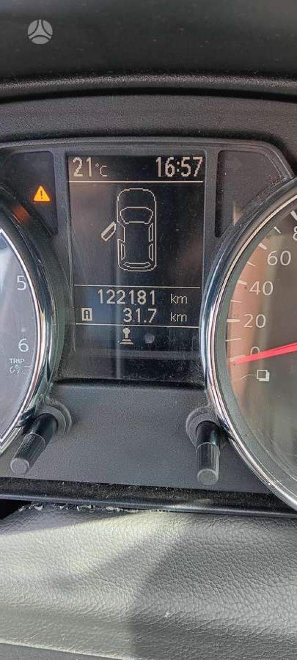 White Nissan Qashqai 2013 in Panevezys, with an engine capacity of 1.60 L and mileage of 122 thousand km for 4900 €, photo 10 on AUTOMOTO.COM.LV