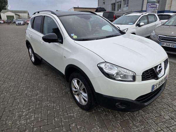 Nissan Qashqai 2013 Tauragė vietnē Balts Nissan Qashqai 2013 Tauragė, ar dzinēja tilpumu 1.60 L un nobraukumu 261 tūkst. km par 4900 €, foto 4 vietnē AUTOMOTO.COM.LV