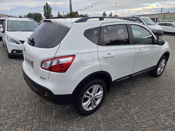 Nissan Qashqai 2013 Tauragė vietnē Balts Nissan Qashqai 2013 Tauragė, ar dzinēja tilpumu 1.60 L un nobraukumu 261 tūkst. km par 4900 €, foto 5 vietnē AUTOMOTO.COM.LV