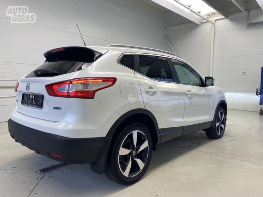 White Nissan Qashqai 2014 in Radviliskis, with an engine capacity of 1.50 L and mileage of 194 thousand km for 9350 €, photo 3 on AUTOMOTO.COM.LV