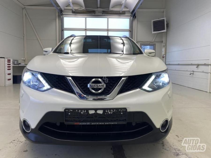 White Nissan Qashqai 2014 in Radviliskis, with an engine capacity of 1.50 L and mileage of 194 thousand km for 9350 €, photo 5 on AUTOMOTO.COM.LV
