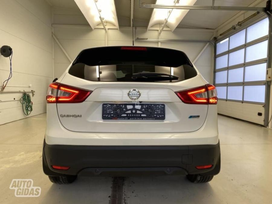White Nissan Qashqai 2014 in Radviliskis, with an engine capacity of 1.50 L and mileage of 194 thousand km for 9350 €, photo 6 on AUTOMOTO.COM.LV