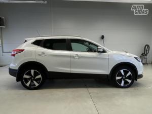 White Nissan Qashqai 2014 in Radviliskis, with an engine capacity of 1.50 L and mileage of 194 thousand km for 9350 €, photo 7 on AUTOMOTO.COM.LV