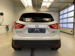 White Nissan Qashqai 2014 in Radviliskis, with an engine capacity of 1.46 L and mileage of 194 thousand km for 9150 €, photo 6 on AUTOMOTO.COM.LV