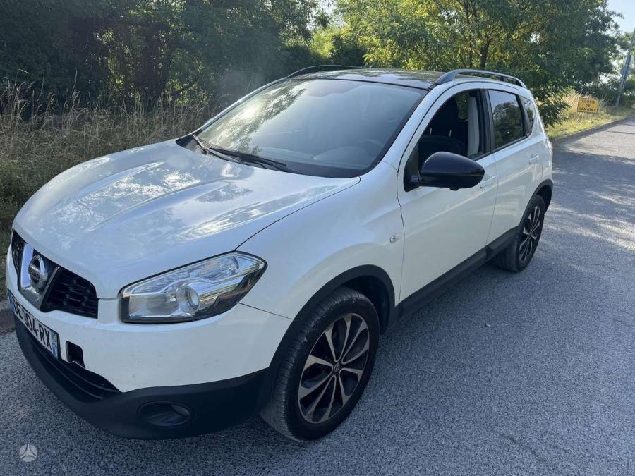 Balts Nissan Qashqai 2014 Tauragė, ar dzinēja tilpumu 1.50 L un nobraukumu 235 tūkst. km par 4800 €, foto 1 vietnē AUTOMOTO.COM.LV