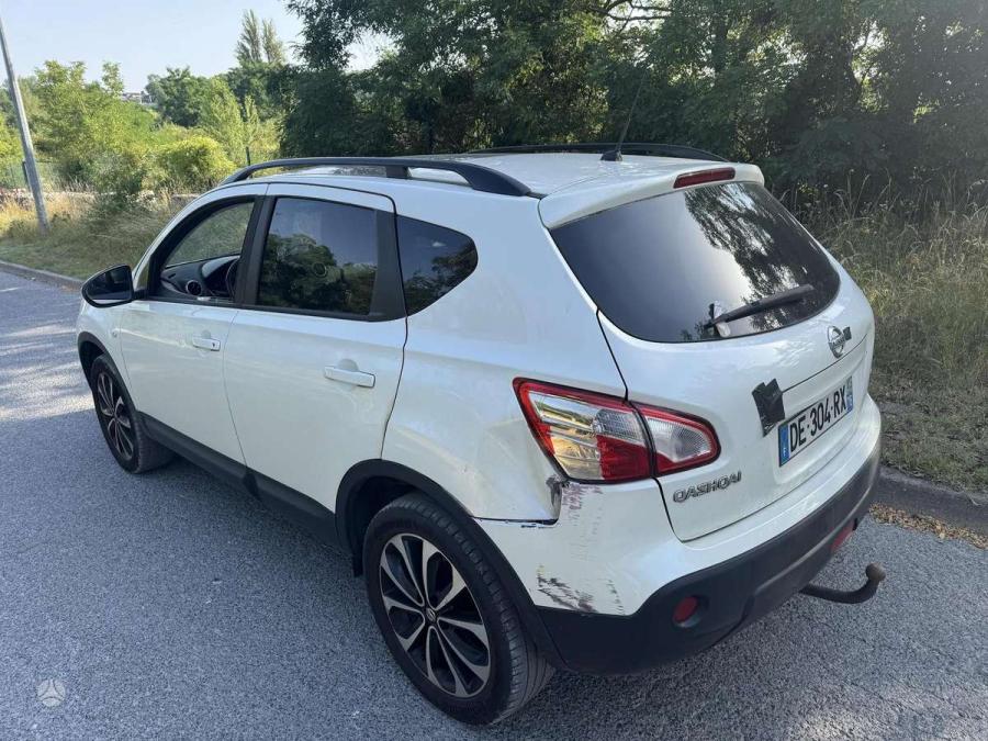 Balts Nissan Qashqai 2014 Tauragė, ar dzinēja tilpumu 1.50 L un nobraukumu 235 tūkst. km par 4800 €, foto 5 vietnē AUTOMOTO.COM.LV