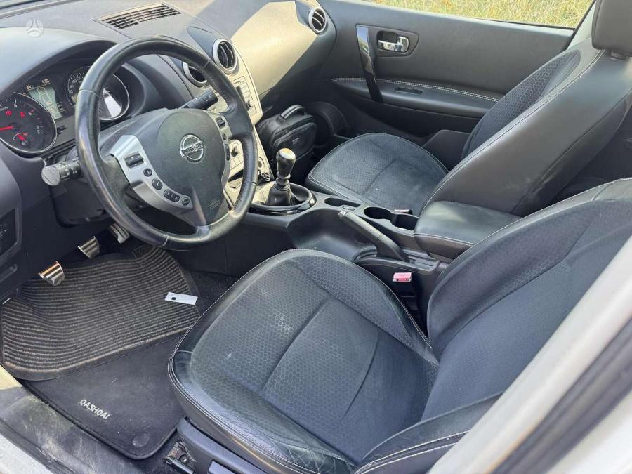 Balts Nissan Qashqai 2014 Tauragė, ar dzinēja tilpumu 1.50 L un nobraukumu 235 tūkst. km par 4800 €, foto 7 vietnē AUTOMOTO.COM.LV