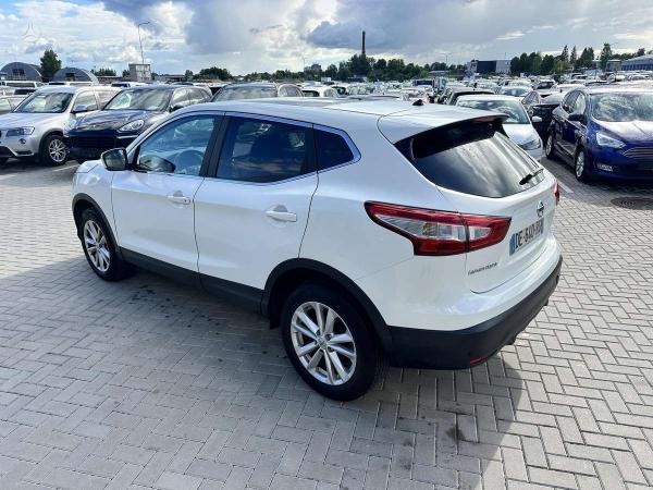 White Nissan Qashqai 2014 in Taurage, with an engine capacity of 1.20 L and mileage of 86 thousand km for 6800 €, photo 4 on AUTOMOTO.COM.LV