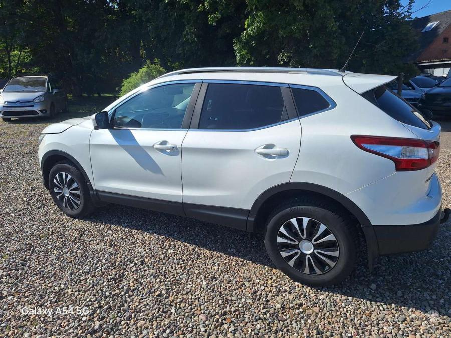 Balts Nissan Qashqai 2014 Tauragė, ar dzinēja tilpumu 1.50 L un nobraukumu 320 tūkst. km par 6600 €, foto 3 vietnē AUTOMOTO.COM.LV
