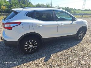 Balts Nissan Qashqai 2014 Tauragė, ar dzinēja tilpumu 1.50 L un nobraukumu 320 tūkst. km par 6600 €, foto 5 vietnē AUTOMOTO.COM.LV