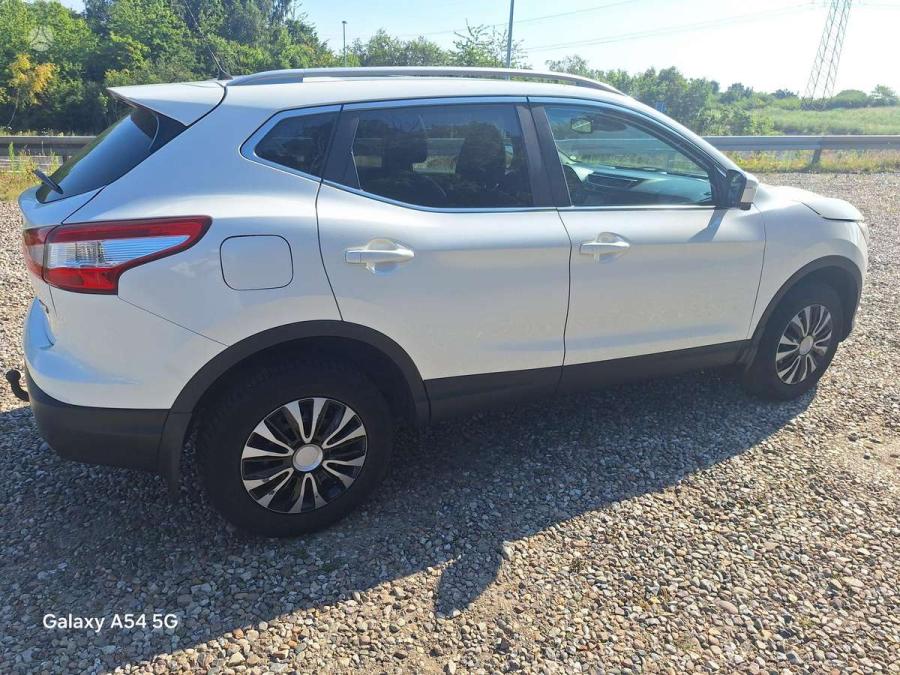 Balts Nissan Qashqai 2014 Tauragė, ar dzinēja tilpumu 1.50 L un nobraukumu 320 tūkst. km par 6600 €, foto 5 vietnē AUTOMOTO.COM.LV