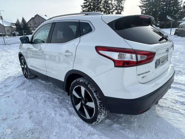 Balts Nissan Qashqai 2015 Tauragė, ar dzinēja tilpumu 1.50 L un nobraukumu 231 tūkst. km par 7900 €, foto 8 vietnē AUTOMOTO.COM.LV