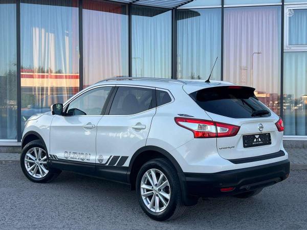 Balts Nissan Qashqai 2015 Panevēža, ar dzinēja tilpumu 1.20 L un nobraukumu 212 tūkst. km par 6950 €, foto 1 vietnē AUTOMOTO.COM.LV