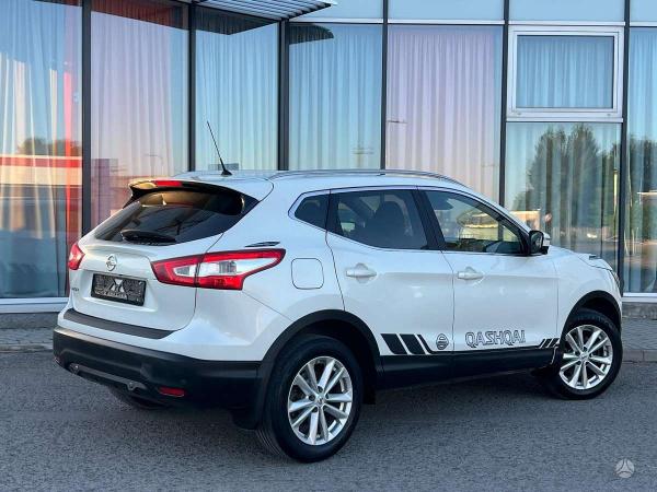 Balts Nissan Qashqai 2015 Panevēža, ar dzinēja tilpumu 1.20 L un nobraukumu 212 tūkst. km par 6950 €, foto 2 vietnē AUTOMOTO.COM.LV