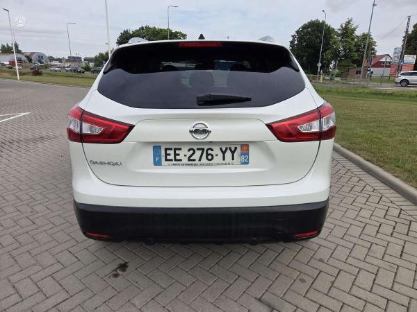 White Nissan Qashqai 2016 in Taurage, with an engine capacity of 1.20 L and mileage of 114 thousand km for 8400 €, photo 6 on AUTOMOTO.COM.LV