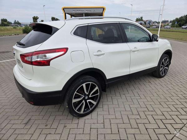 White Nissan Qashqai 2016 in Taurage, with an engine capacity of 1.20 L and mileage of 114 thousand km for 8400 €, photo 7 on AUTOMOTO.COM.LV