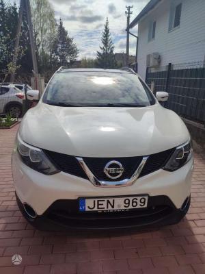 White Nissan Qashqai 2016 in Vilnius, with an engine capacity of 1.20 L and mileage of 85 thousand km for 9100 €, photo  on AUTOMOTO.COM.LV