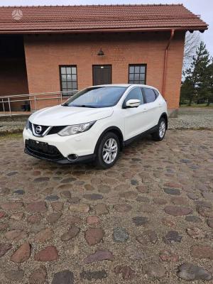 White Nissan Qashqai 2017 in Panevezys, with an engine capacity of 1.20 L and mileage of 174 thousand km for 5200 €, photo 2 on AUTOMOTO.COM.LV