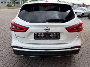 White Nissan Qashqai 2019 in Kaunas, with an engine capacity of 1.30 L and mileage of 61 thousand km for 16900 €, photo 5 on AUTOMOTO.COM.LV