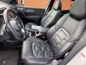 White Nissan Qashqai 2019 in Kaunas, with an engine capacity of 1.30 L and mileage of 61 thousand km for 16900 €, photo 6 on AUTOMOTO.COM.LV