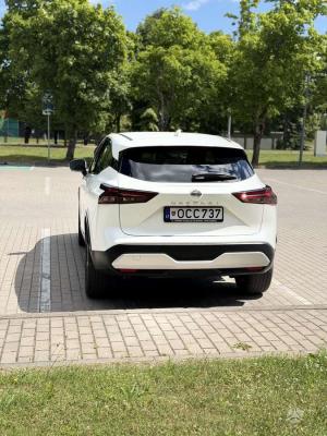 White Nissan Qashqai 2022 in Taurage, with an engine capacity of 1.33 L and mileage of 98 thousand km for 23000 €, photo 8 on AUTOMOTO.COM.LV