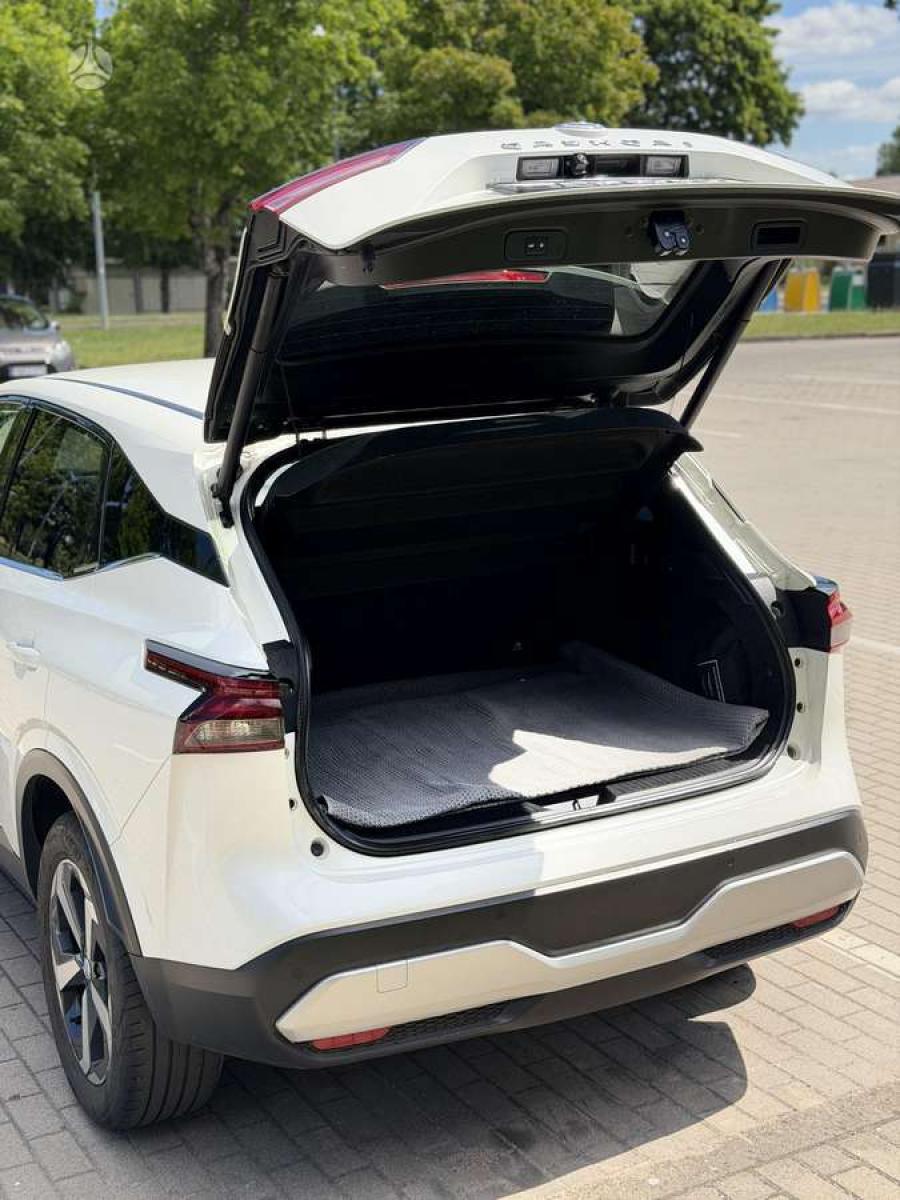 White Nissan Qashqai 2022 in Taurage, with an engine capacity of 1.33 L and mileage of 98 thousand km for 23000 €, photo 11 on AUTOMOTO.COM.LV