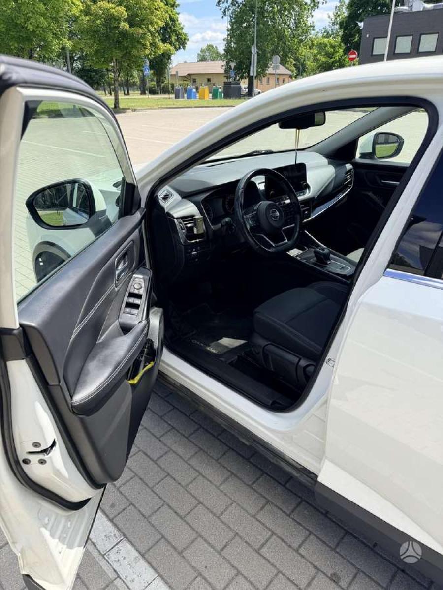 White Nissan Qashqai 2022 in Taurage, with an engine capacity of 1.33 L and mileage of 98 thousand km for 23000 €, photo 14 on AUTOMOTO.COM.LV
