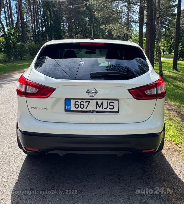 White Nissan Qashqai 2014 in Tallinn, with an engine capacity of 1.20 L and mileage of 166 thousand km for 7499 €, photo 4 on AUTOMOTO.COM.LV