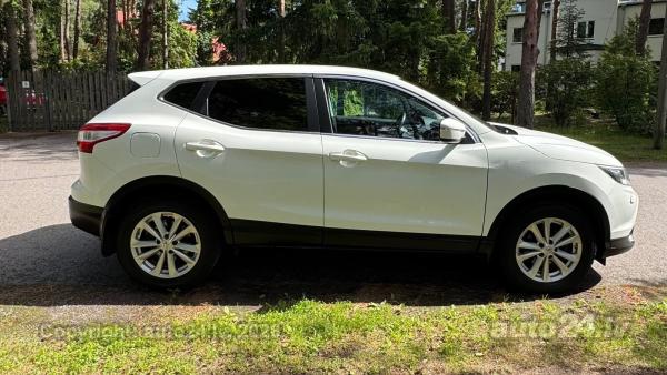White Nissan Qashqai 2014 in Tallinn, with an engine capacity of 1.20 L and mileage of 166 thousand km for 7499 €, photo 6 on AUTOMOTO.COM.LV