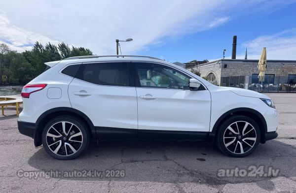 White Nissan Qashqai 2014 in Tallinn, with an engine capacity of 1.60 L and mileage of 278 thousand km for 8000 €, photo 4 on AUTOMOTO.COM.LV