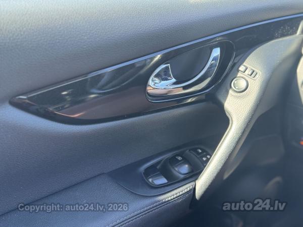 White Nissan Qashqai 2014 in Tallinn, with an engine capacity of 1.60 L and mileage of 278 thousand km for 8000 €, photo 10 on AUTOMOTO.COM.LV