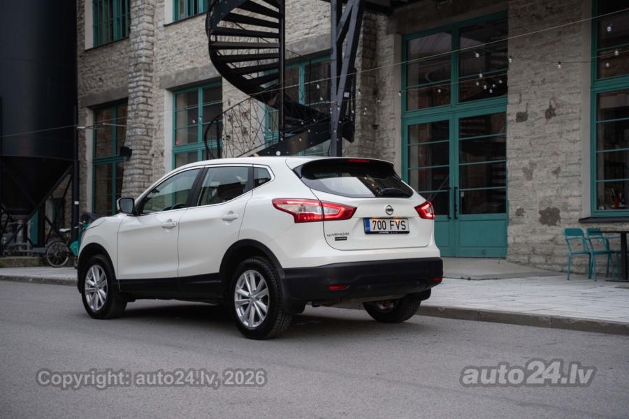 White Nissan Qashqai 2015 in Tallinn, with an engine capacity of 1.20 L and mileage of 126 thousand km for 8900 €, photo 5 on AUTOMOTO.COM.LV